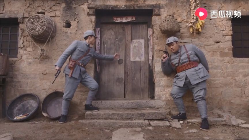 卧底怕身份败露,供出另一个卧底,取得八路信任