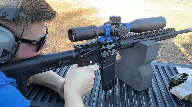 突击步枪配备高清瞄准镜,户外靶场射击测试,性能可靠没的说