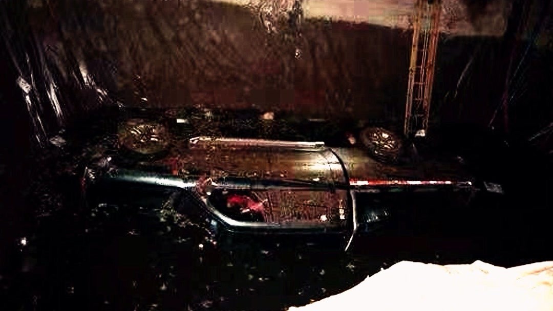 云南一超载货车翻入蓄水池 车上6人均溺水窒息死亡