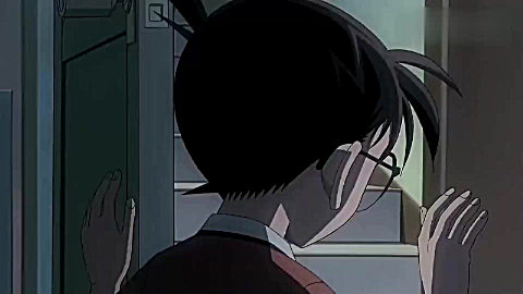 名侦探柯南:柯南关上门神秘人抓住柯南,并且还知道柯南真实身份!