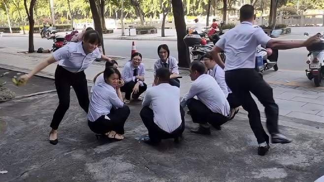 我们销售团队早会的必修课那就是小游戏