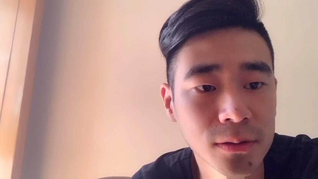 小伙骑电瓶车被女司机撞了,对方全责,电瓶车也被撞的报废了