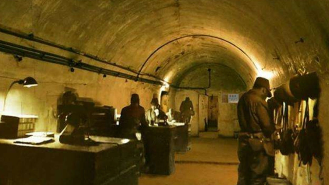 真实影像,二战日本关东军到处抓人,强迫中国东北百姓修建铁路