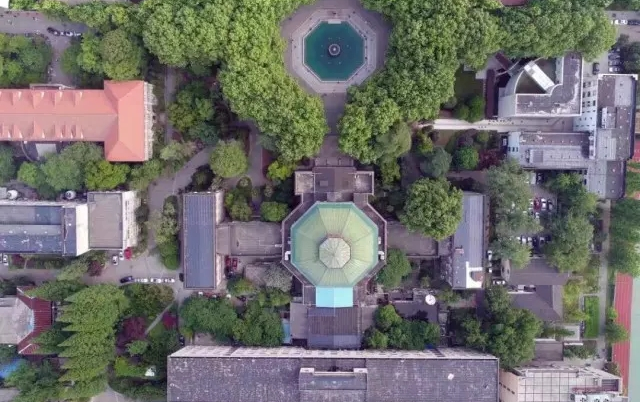 某大杂烩宣讲小组试图进行招生宣讲