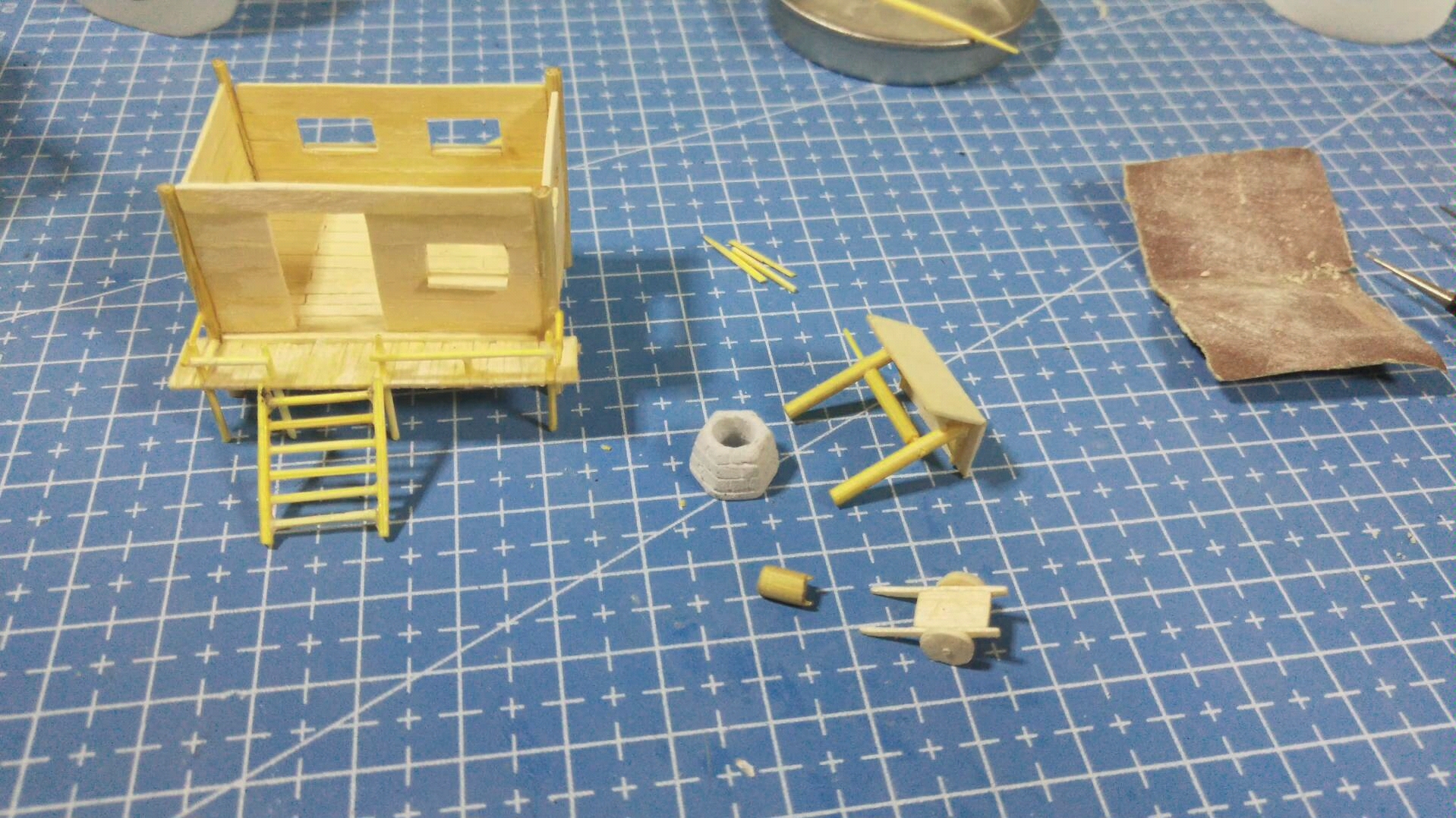 1:100微缩模型制作中 纯手工五天才弄这点东西 请大家耐心等待 谢谢