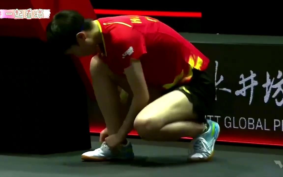 2022WTT新加坡大满贯女单第二轮,对手发球违规,王曼玉提出异议