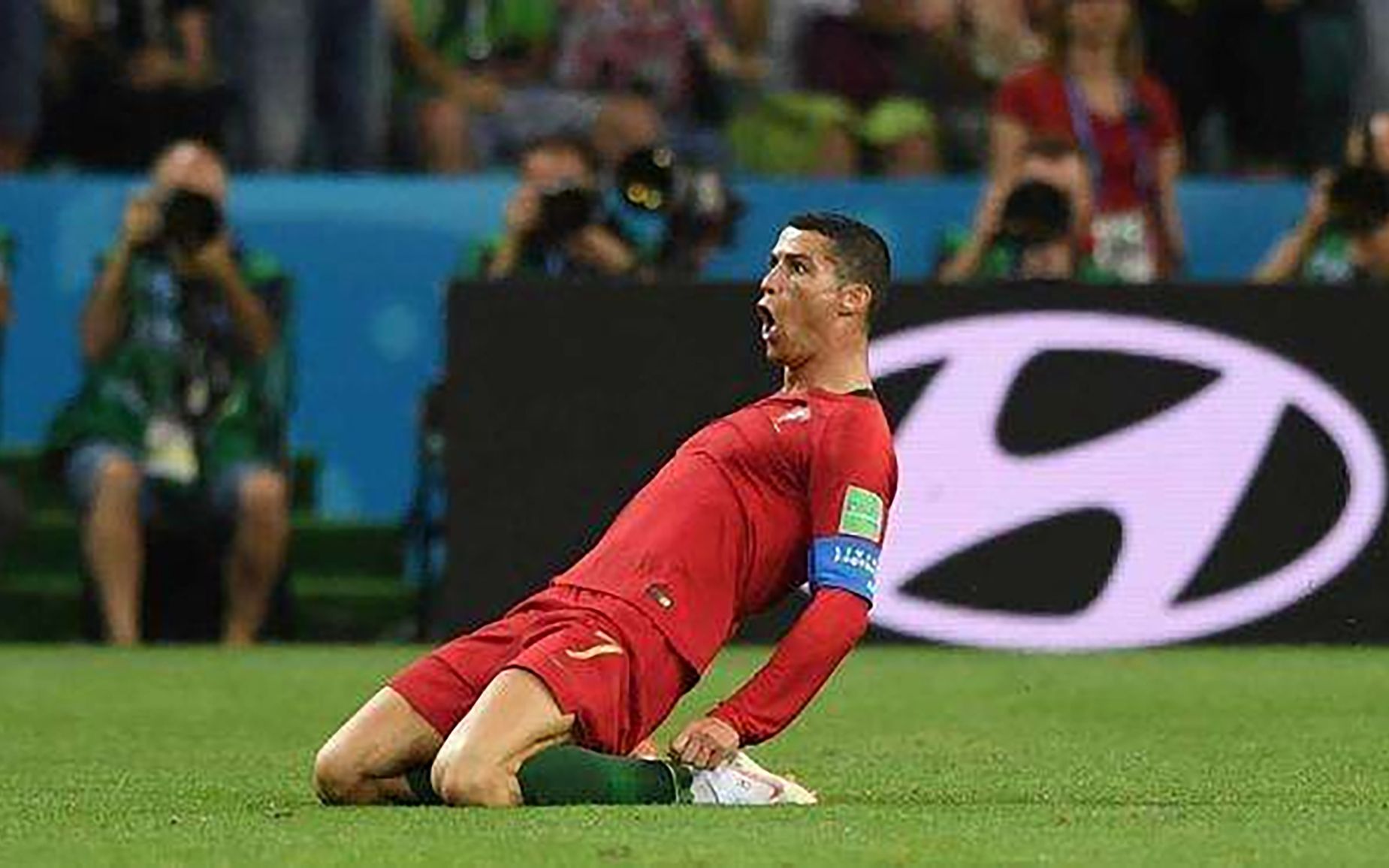 俄罗斯世界杯经典名场面,c罗帽子戏法挽救葡萄牙!