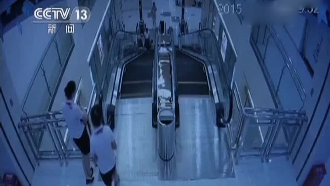 湖北电梯吃人事件追踪:事发前监控视频曝光