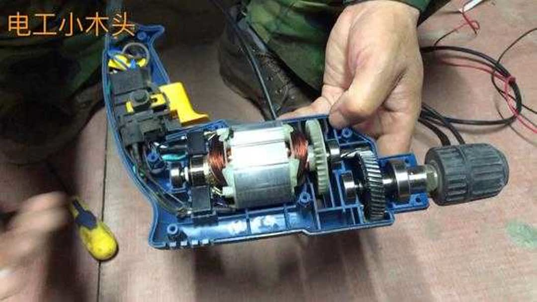 手枪钻为什么要换碳刷,碳刷起什么作用呢,行动起来,你也会换