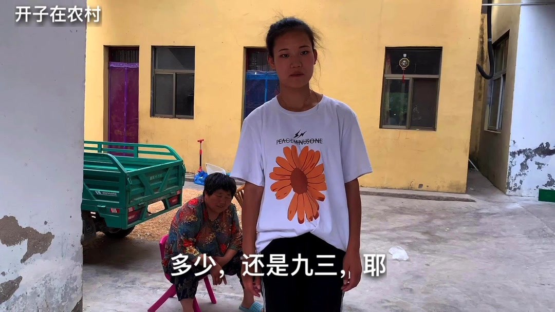 农村小伙新买的电子秤,媳妇一秤多少斤?小伙怀疑是秤坏了