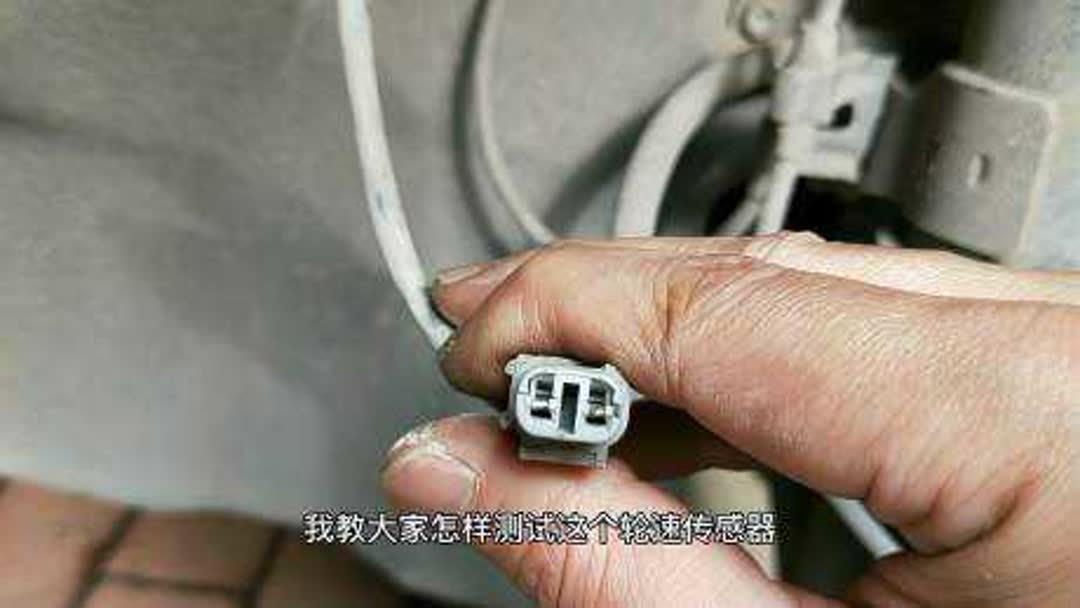 汽车仪表亮ABS灯,好多车主不知道咋回事,那就检查这里