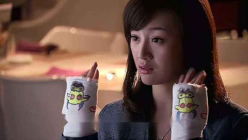 美女手骨折打了石膏,哪料总裁霸气宠妻,下秒美女脸红了!