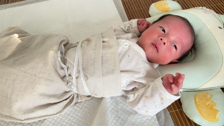 宝宝头偏了,给他买个定型枕试试