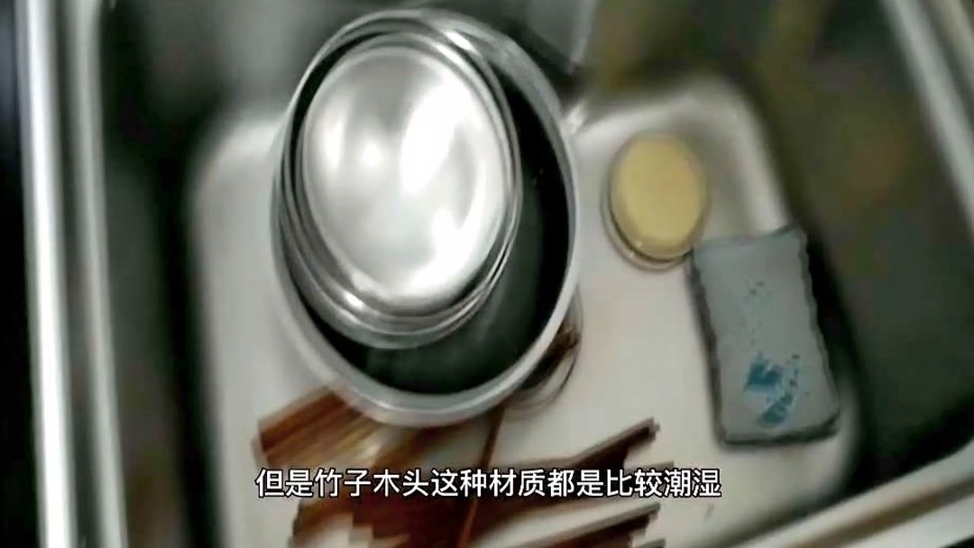 筷子不要再随意放了,危害真的很大,教大家一个筷子处理方法!