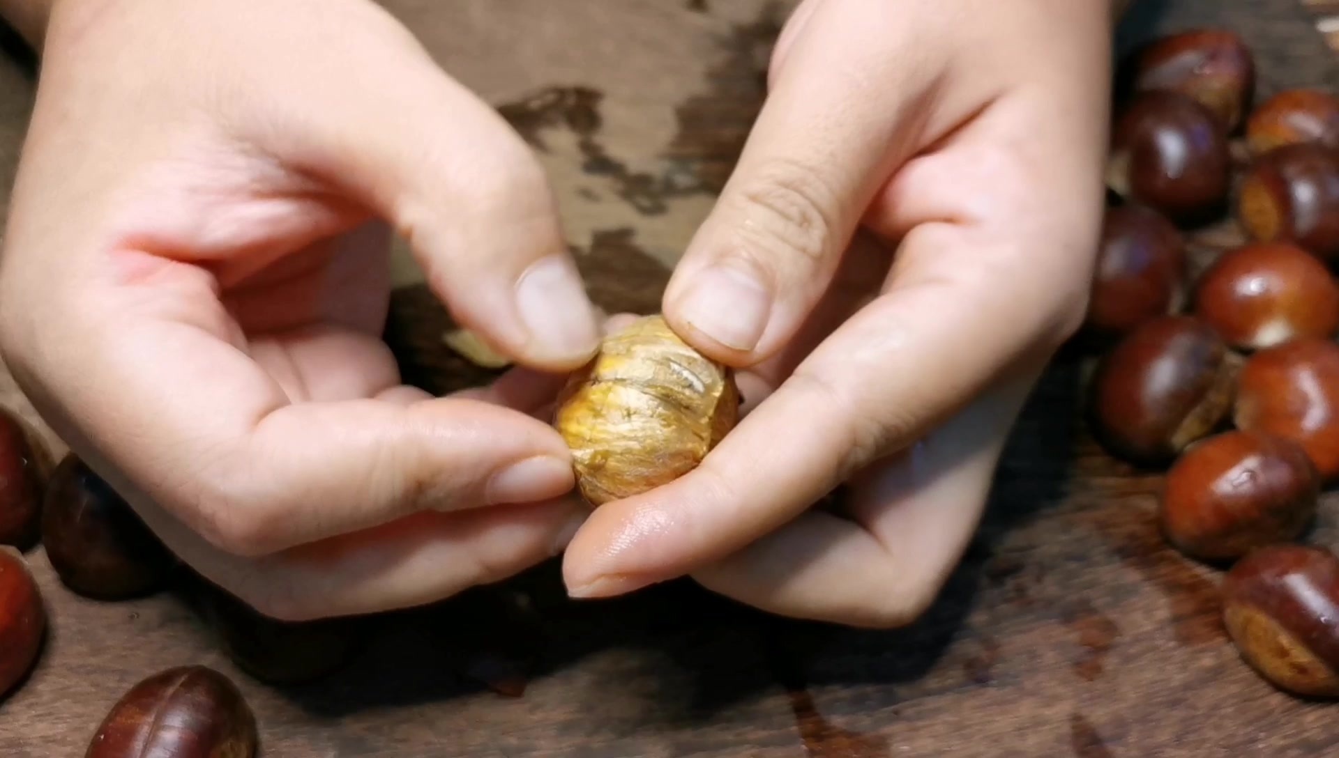 秋天多吃板栗,维生素C是苹果的十几倍,教你板栗快速去壳和保存