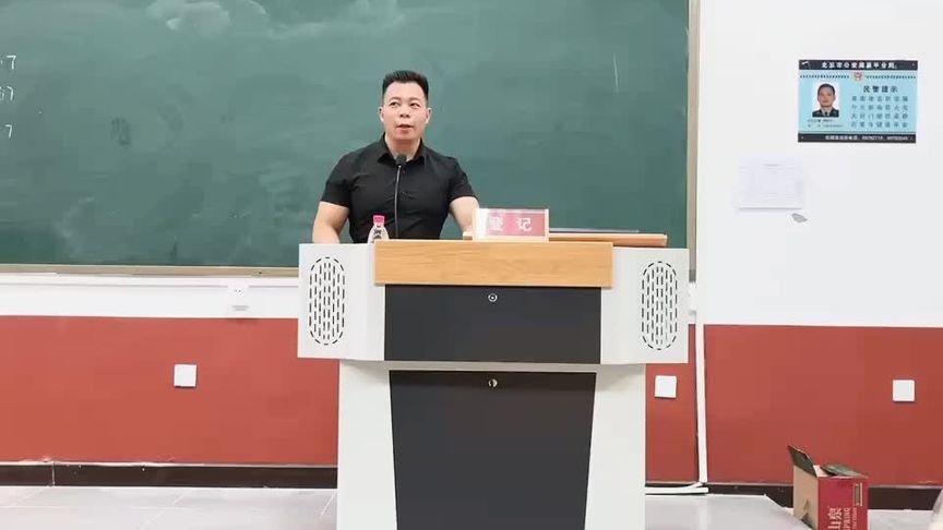 今天代表校方教师代表为法硕精英班的学生致辞