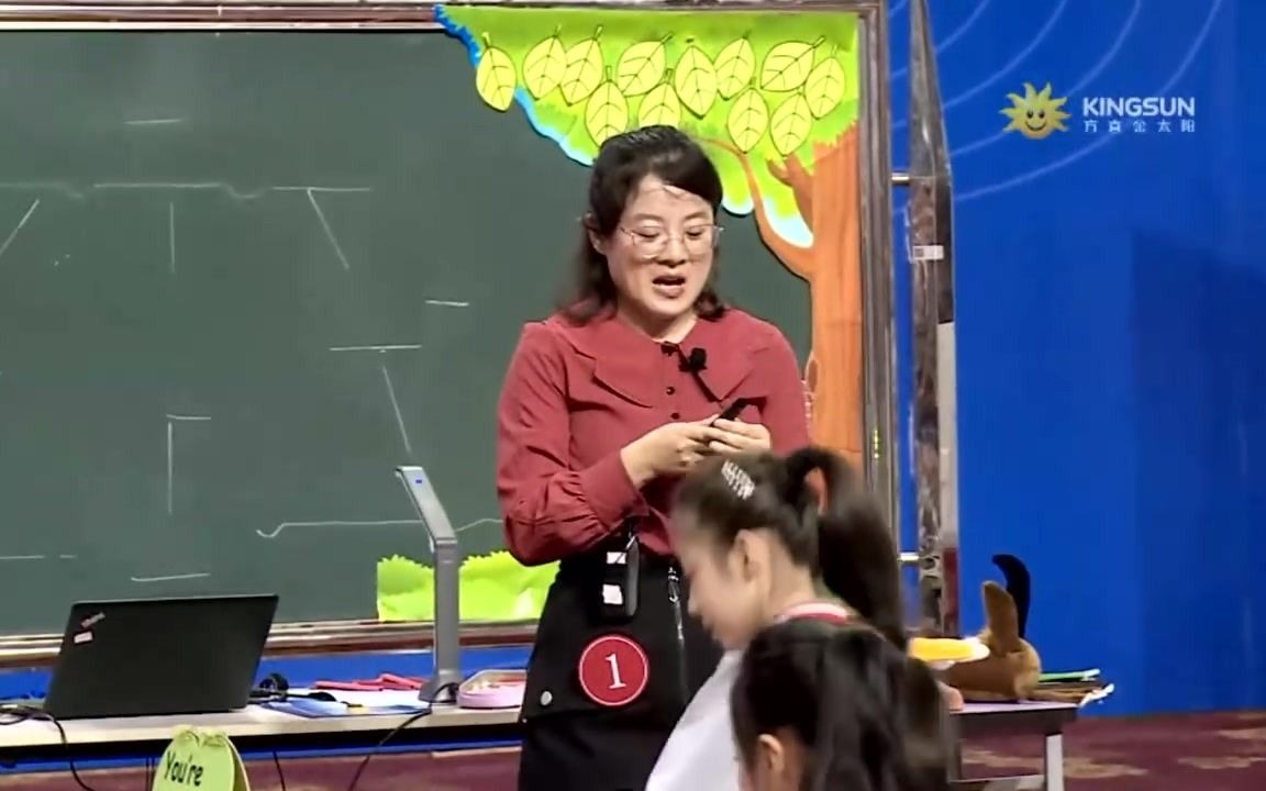 小学英语课堂新维度英语三年级故事课《Unit 4 Draw a tall boy-...