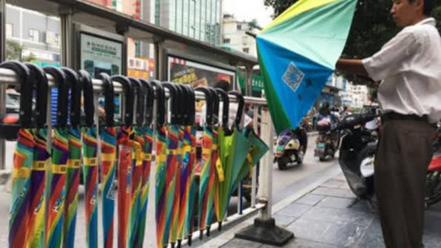 30万把"共享雨伞"有借无还,却把创始人乐坏了,网友:营销鬼才