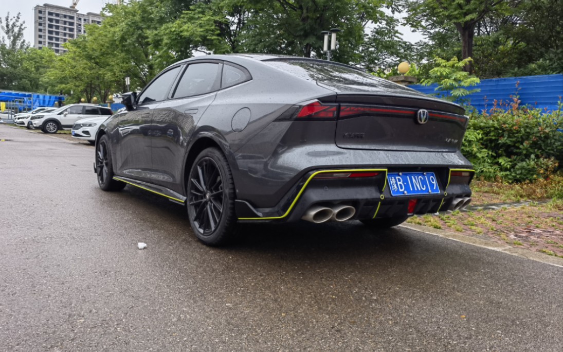 00后小伙的第一车长安univ