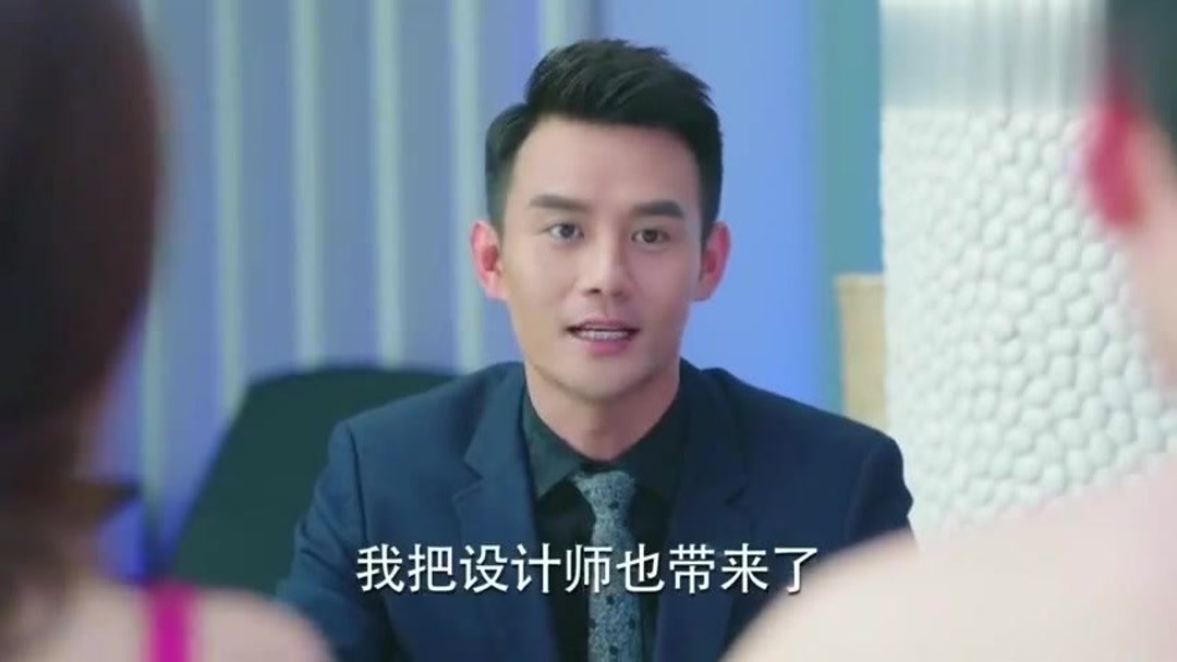 客户不满公司设计,总裁说设计师来了,谁知总裁看到设计师后懵了