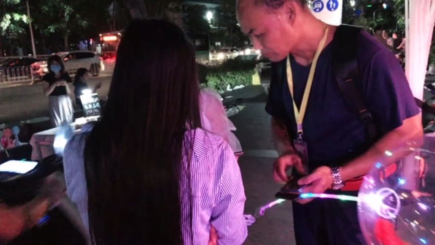 天真打工妹被大叔洗脑,如何轻松月入过万,似新型传销拉人头模式