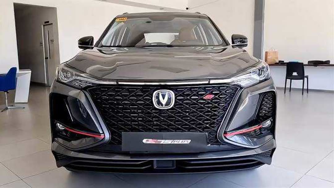 新车到店,实拍2022款长安CS75Plus,买不买哈弗H6自己看着办