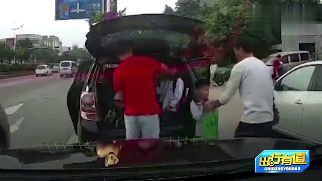 出行话安全:后备箱载人该有多危险?