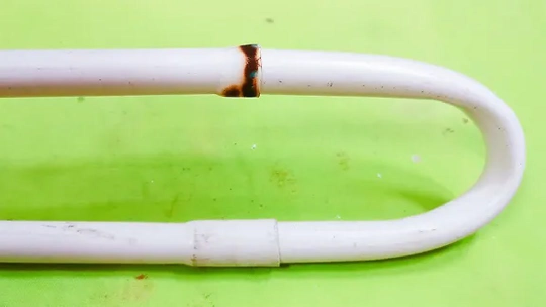 没有弯头,PVC管怎么拐大弧度弯?老电工教你一招,自制U形弯头