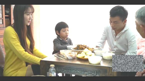 孩子饭前不讲规矩被批评,这教育呀就得从娃娃抓起