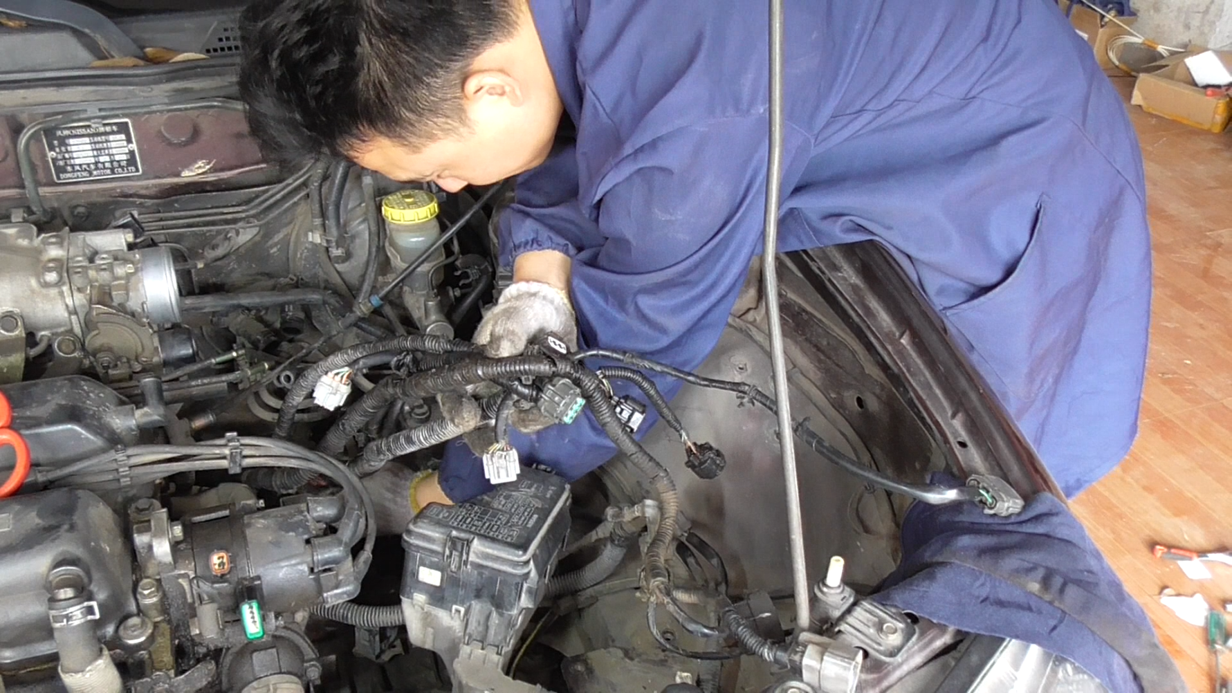 你知道发动机电脑总线是如何分布在发动机和变速箱上面的吗?