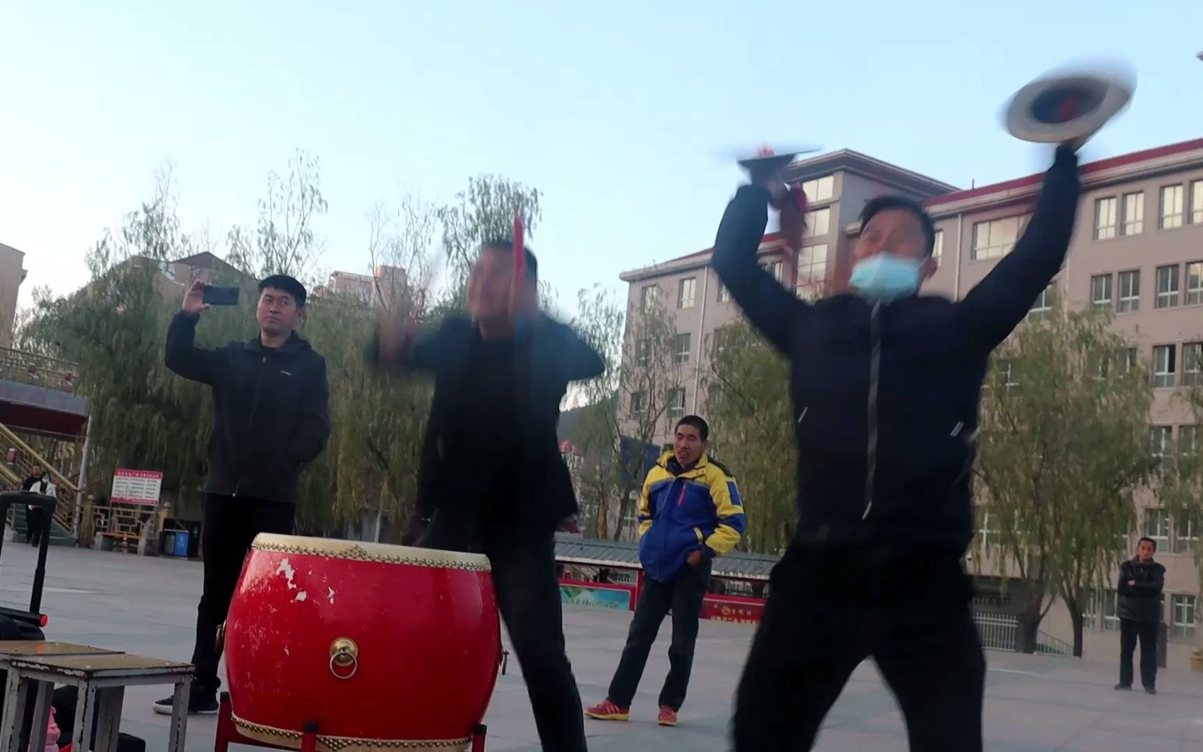 安塞腰鼓张海学15877661718教学视频,第一小学第五届腰鼓大赛同学...