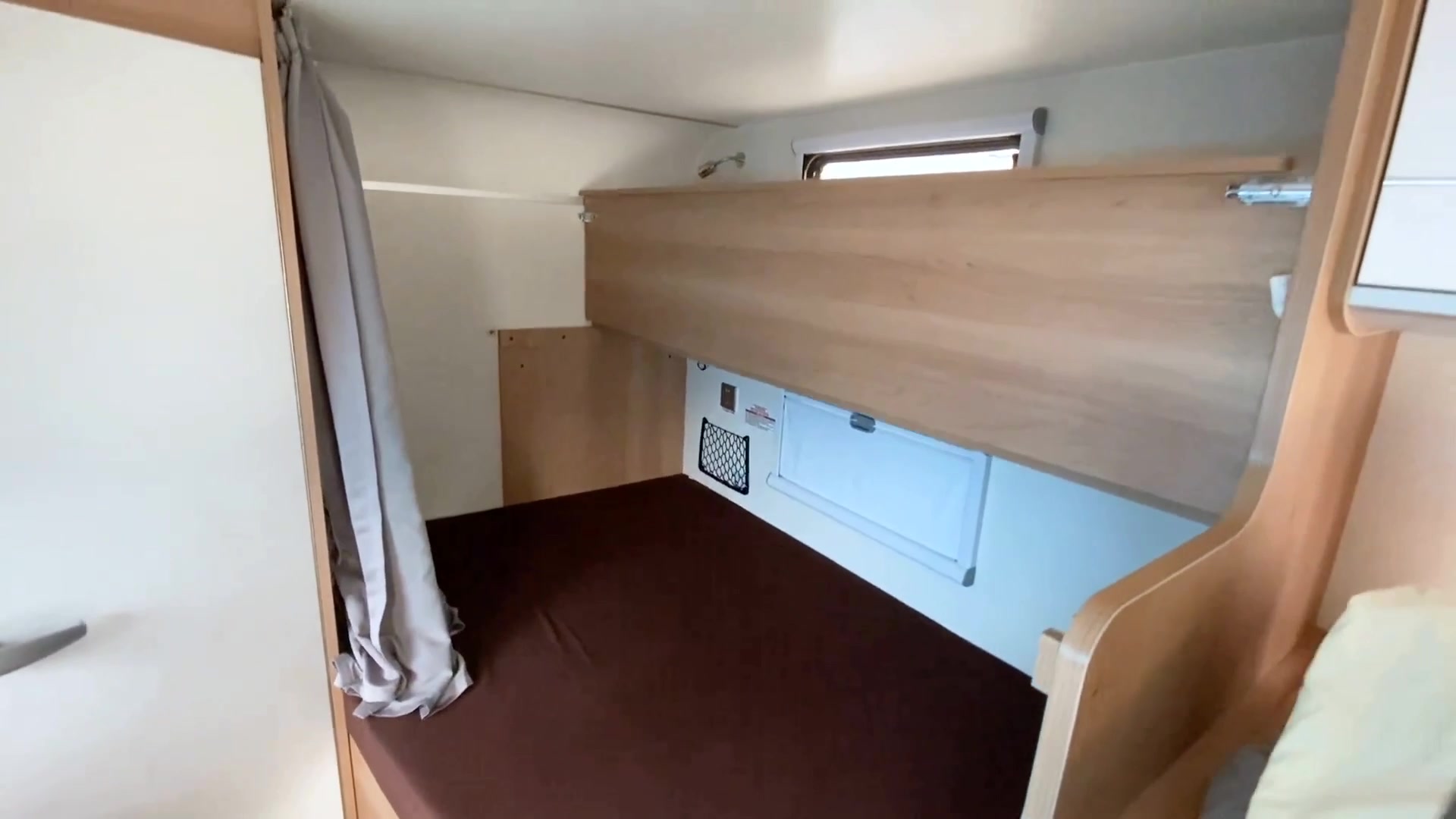 这款自动挡房车比较受欢迎,可住七人,直接收走了