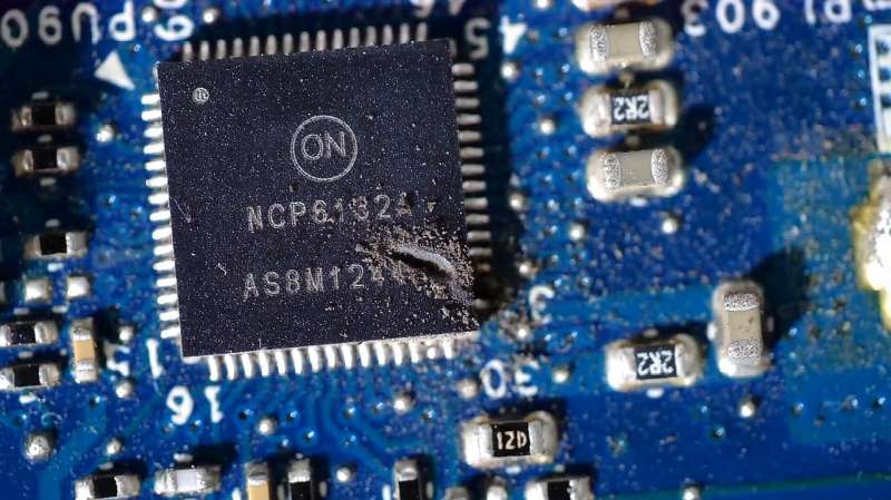 笔记本电脑要怎么使用,才能烧的这么夸张呀