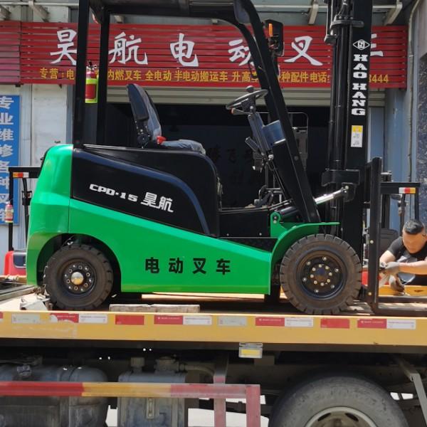 电动叉车毛宁 