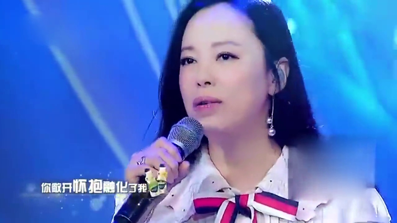 超强音浪:黄绮珊再唱经典《离不开你》,歌声不老