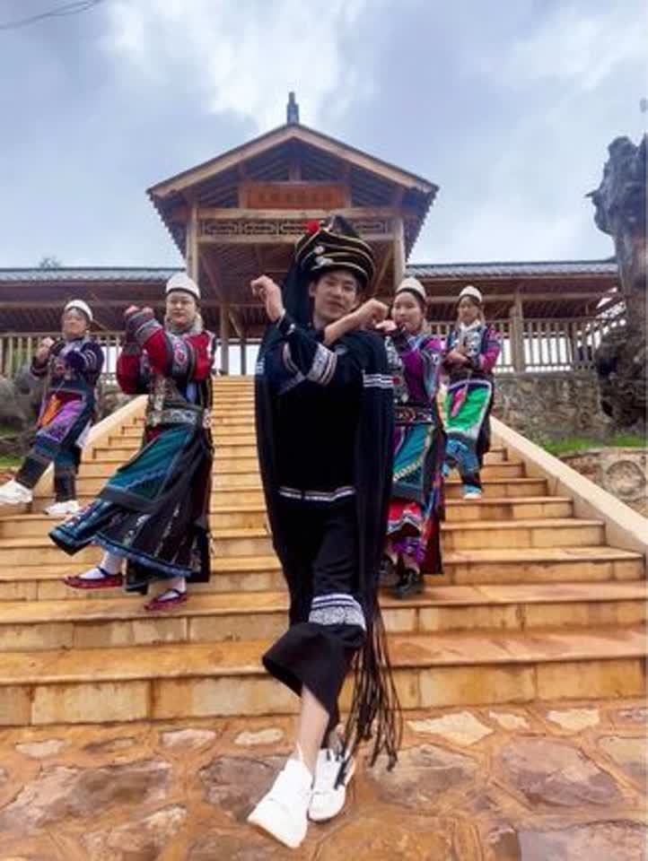 换种风格让你重新上我#云南民族文化 #民族服饰 #云南少数民族风情...