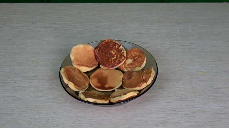 特别简单的鸡蛋松饼制作方法,7岁小女儿都能学会