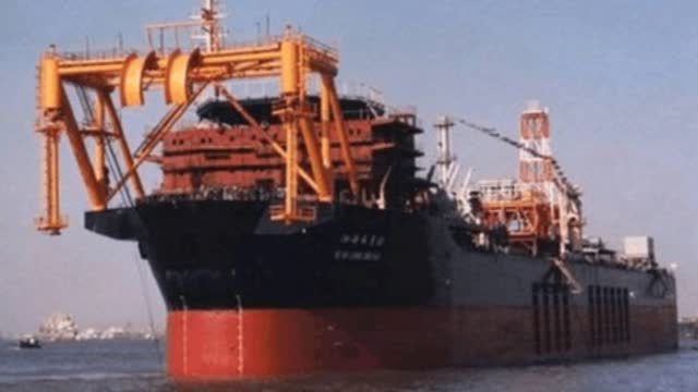 世界最大的海上船舶,排水量高达35万吨,吨位相当于辽宁号5倍