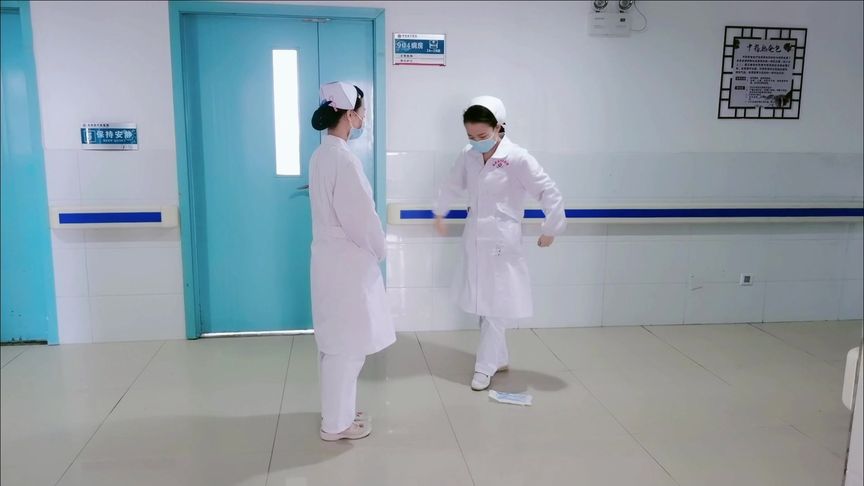 优雅的告诉你 捡输液器的正确打开方式.#憨憨日常