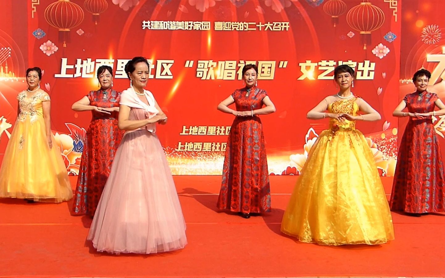 模特晚礼表演《祖国之恋》上地西里村韵模特队