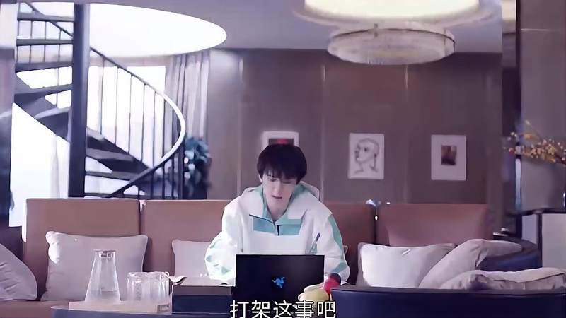 你微笑时很美:艾佳直播说出真相,陆岳为了保护兄弟背锅