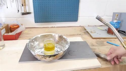 如何用科学的方法完整的切割一个玻璃瓶,方法很简单