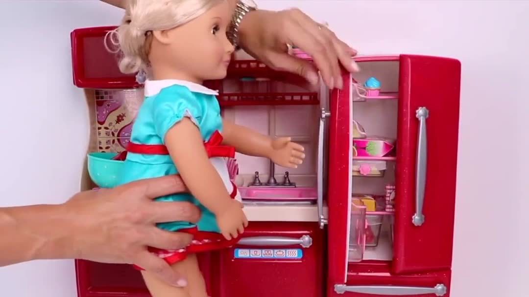 美国娃娃厨房玩具,模拟玩累了回家做甜点吃甜点