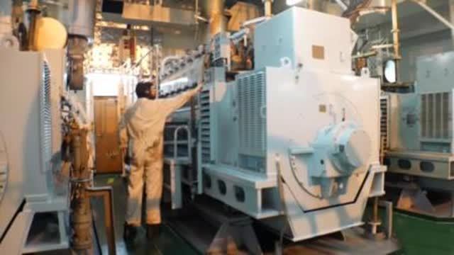 实拍万吨巨轮启动全过程,近20步启动步骤,船员一天得走几万步!