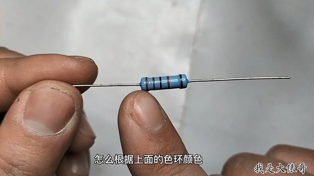 色环电阻怎么读?有万用表时不屑去学,没带万用表时又后悔没学