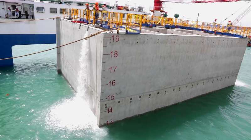 几百米的海底下,珠港澳大桥桥墩怎样建造的?一个动画解释全过程
