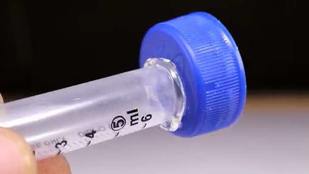 塑料瓶上装个注射器,做成全家人喜欢的宝贝,太聪明了