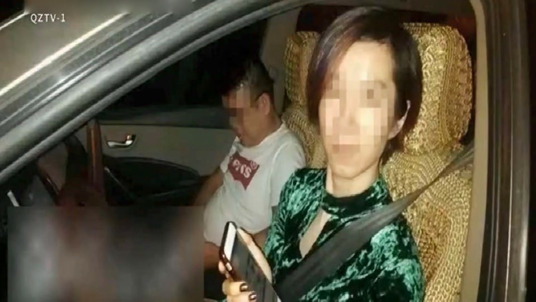 是有点像!男子无证驾驶临时换座,竟拿弟弟身份信息应付交警