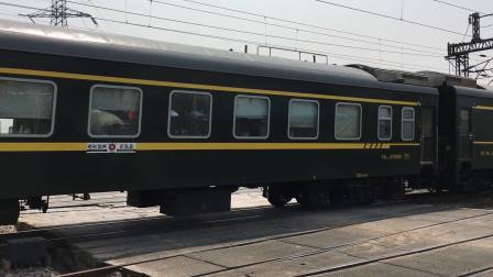 (2018.4.29)沈山线 锦州桃园道口拍摄 K703次 青岛北—哈尔滨西