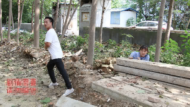 暑期安全教育4:小西逃走后向路人求助,她能救出同学们吗?